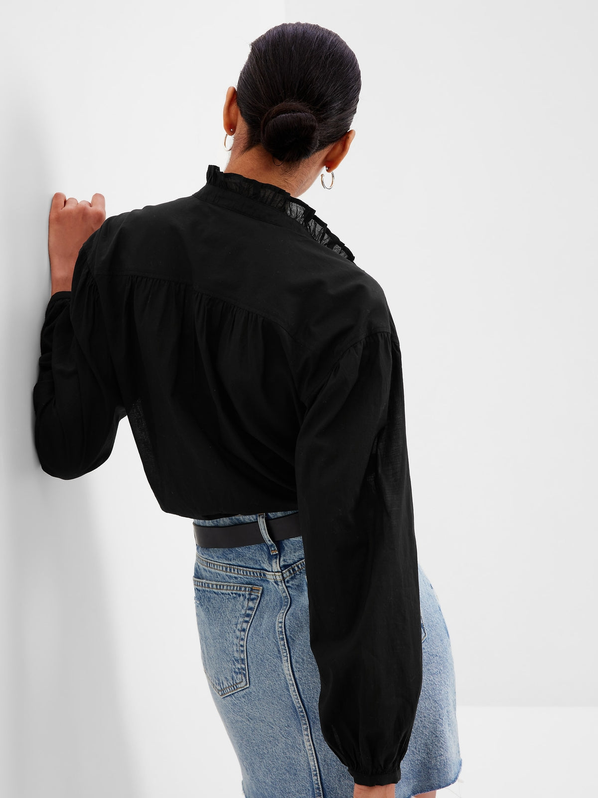 Ruffle Neck Shirt - black — GAP (International)